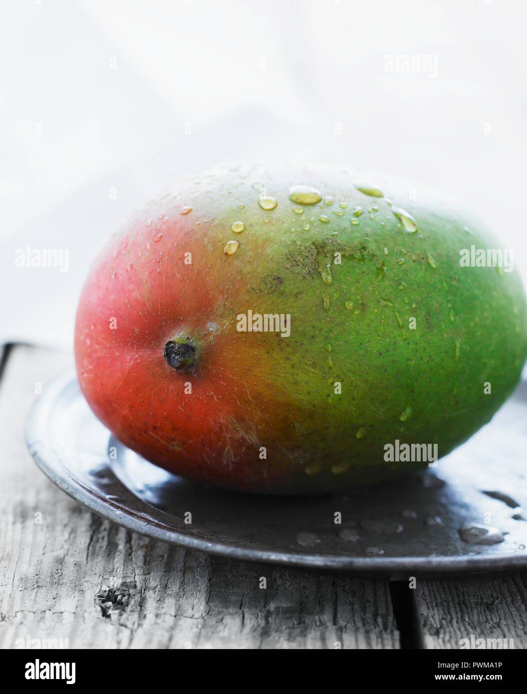 Studio photograph mango hi-res stock photography and images - Alamy