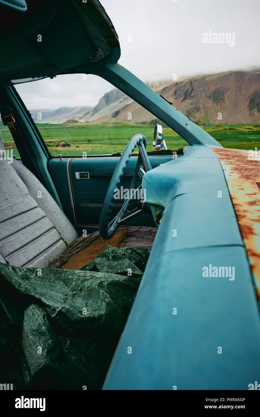 Abandoned car landscape hi-res stock photography and images - Alamy
