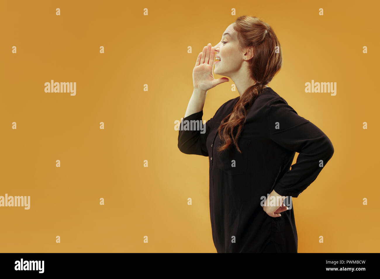 Do not miss. Young casual woman shouting. Shout. Crying emotional woman ...