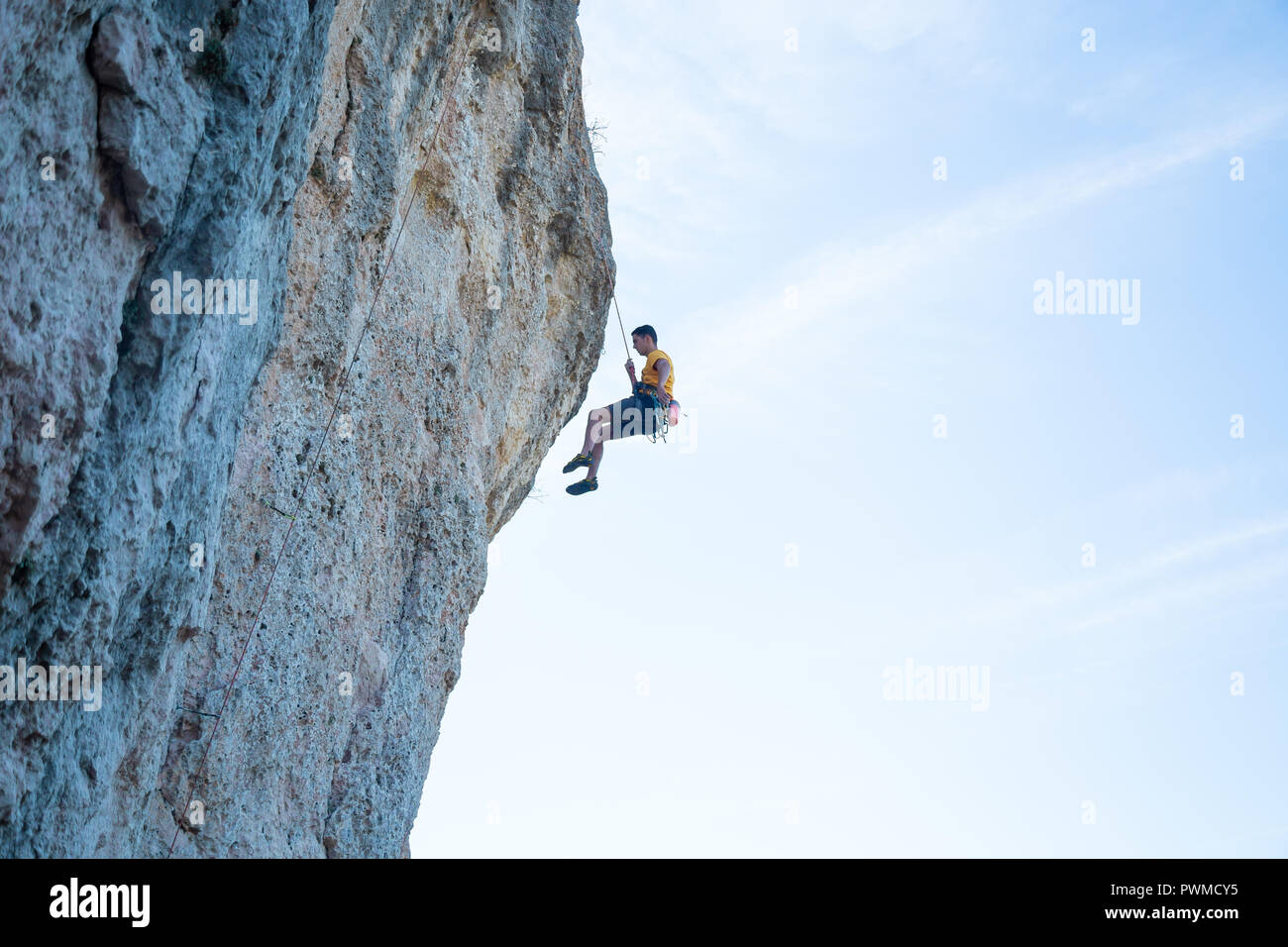 Climber helmet rope hanging hi-res stock photography and images - Alamy
