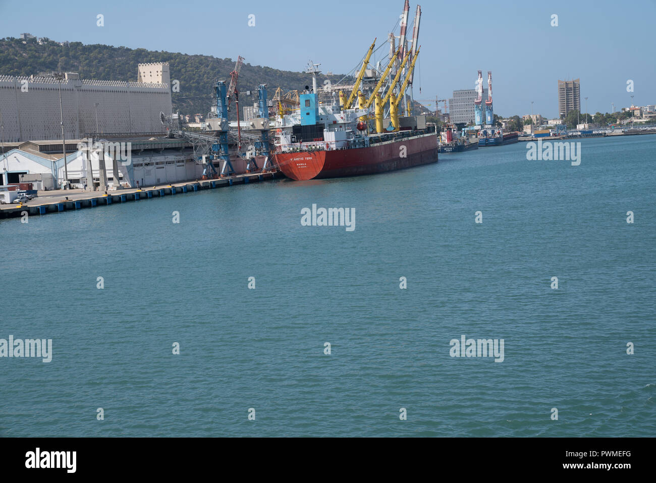 Passenger ship 18th century hi-res stock photography and images - Alamy