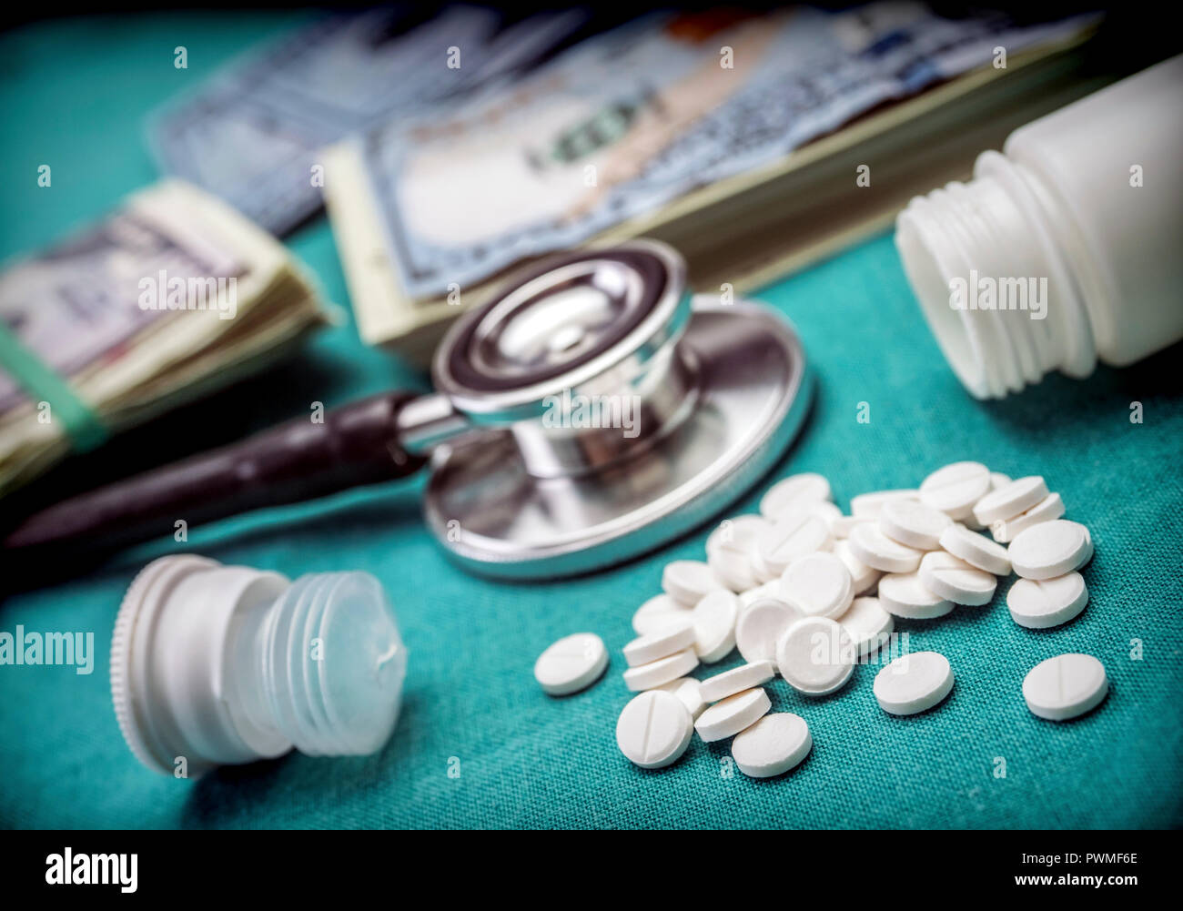 American pills hi-res stock photography and images - Alamy