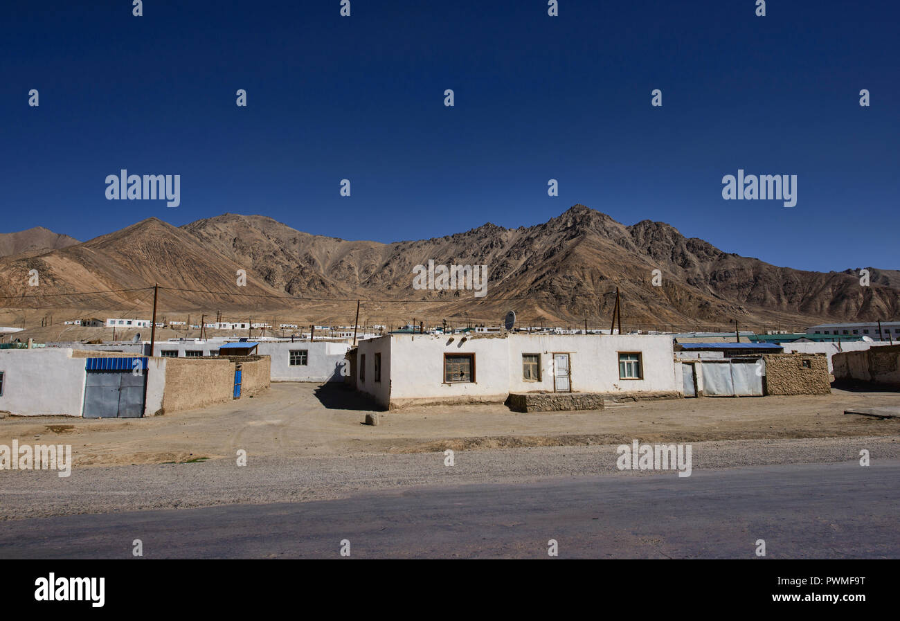 The town of Murghab on the Pamir Highway, Tajikistan Stock Photo - Alamy