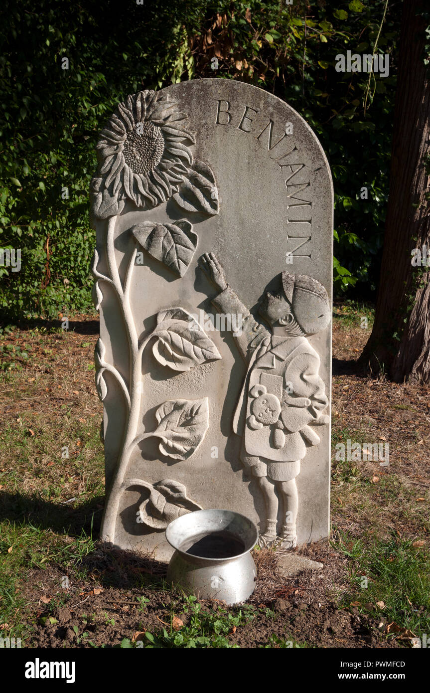 Child Grave High Resolution Stock Photography and Images - Alamy