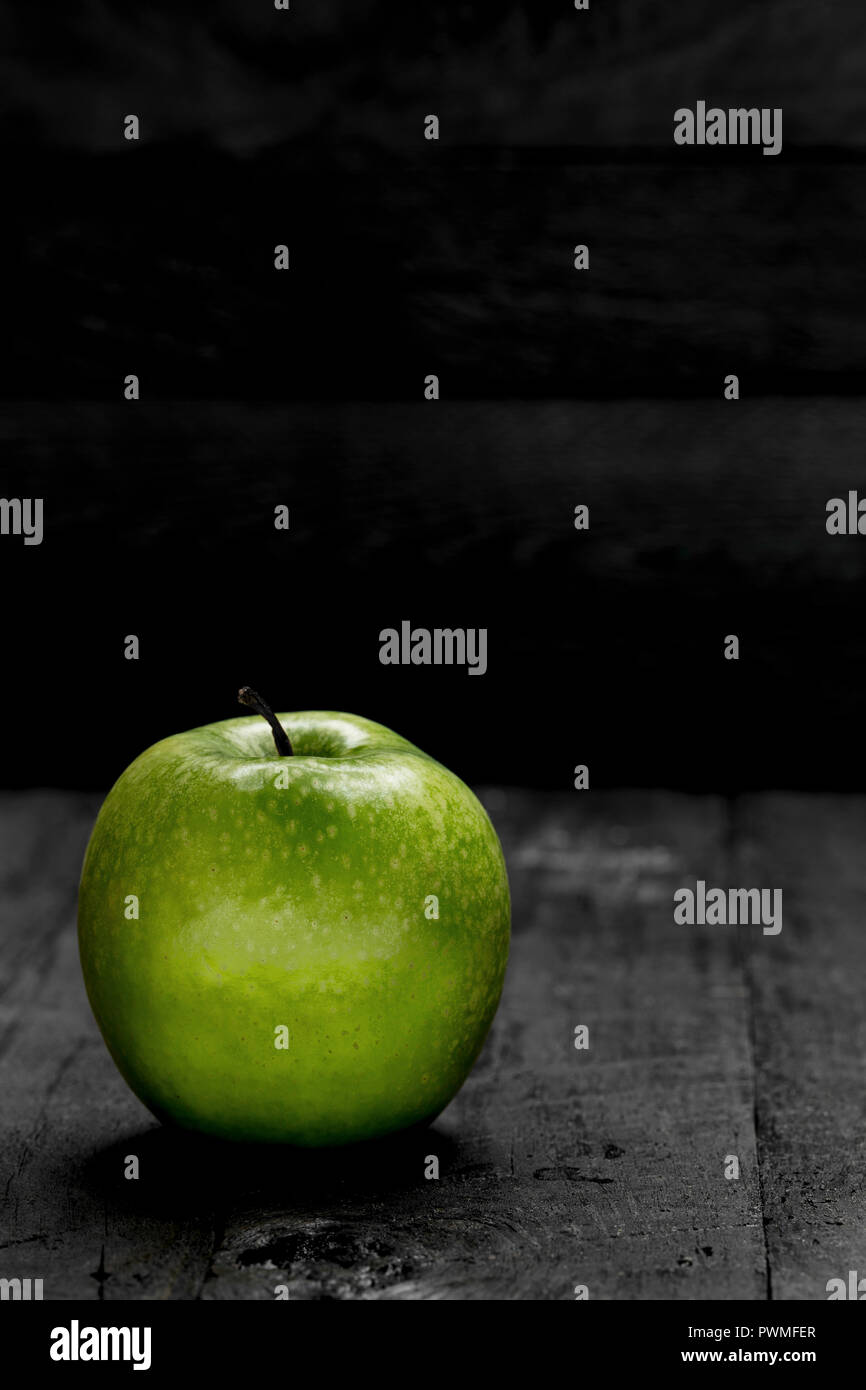 A green apple Stock Photo - Alamy