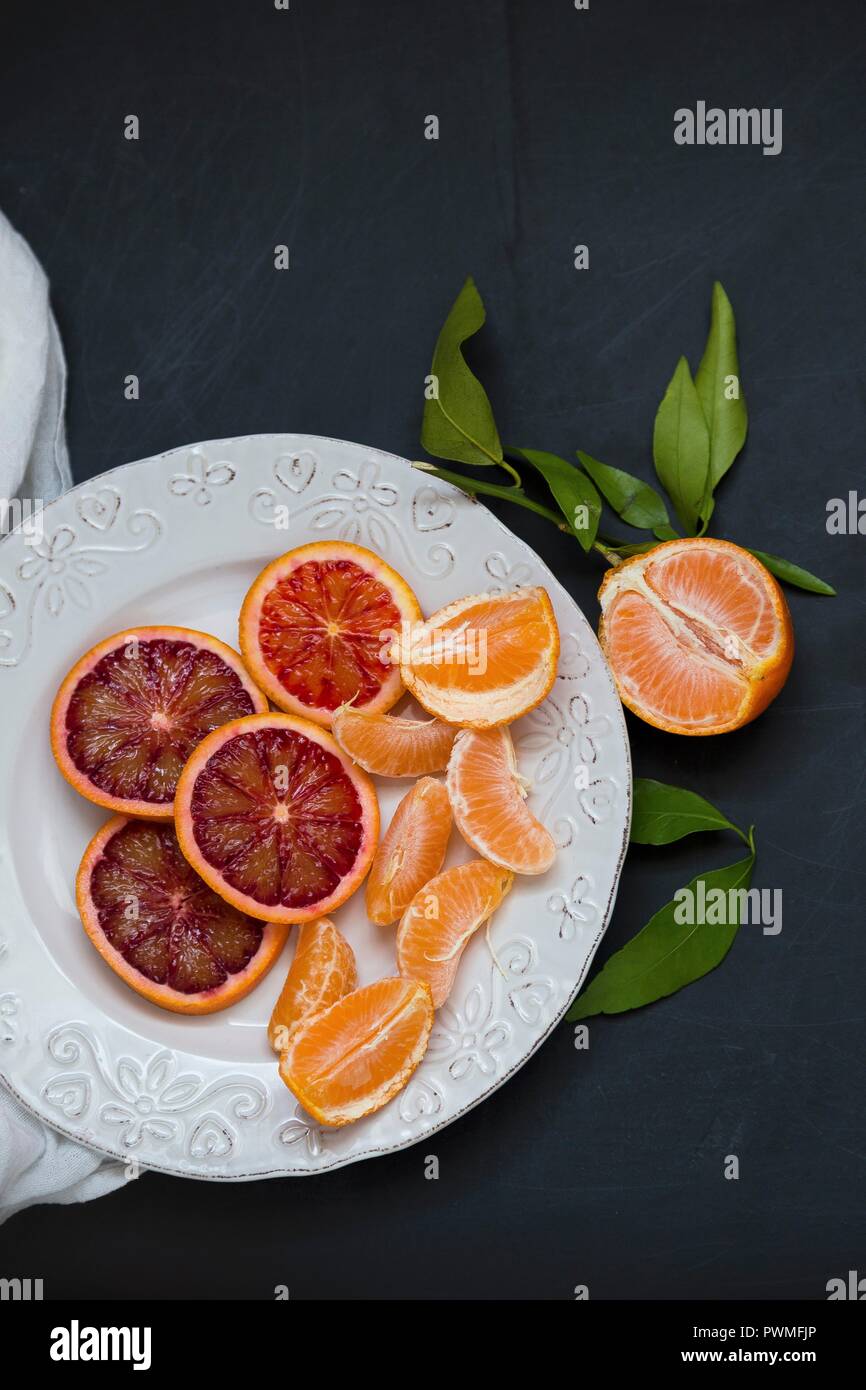 Blood orange segments hi-res stock photography and images - Alamy