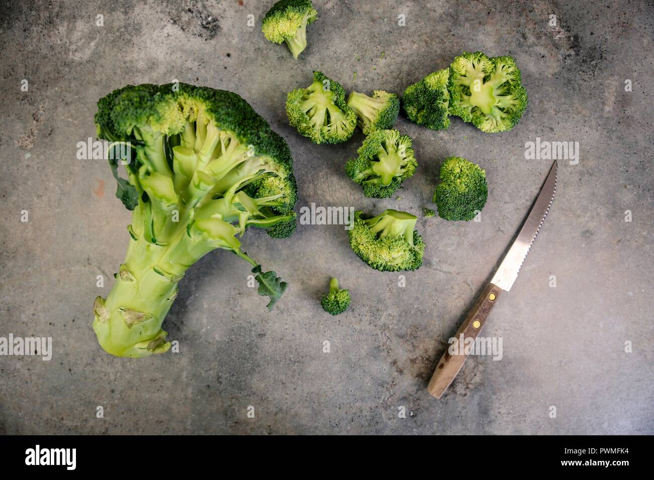 Cut broccoli tops Stock Photo - Alamy