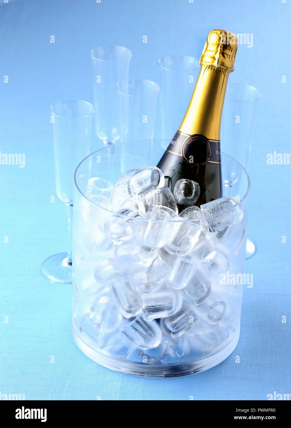 Sekt bottle hi-res stock photography and images - Alamy