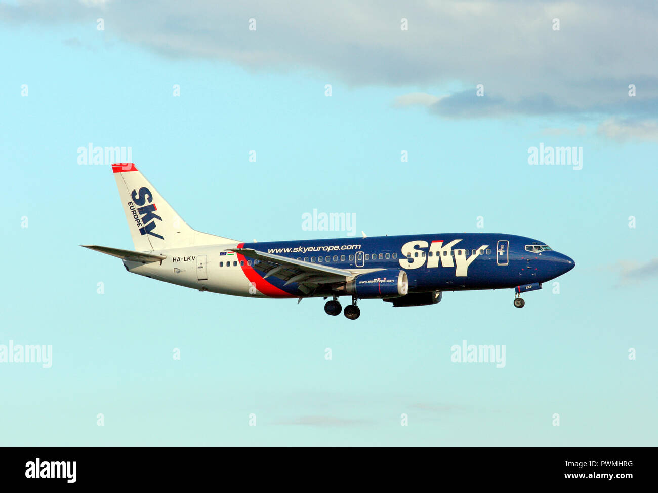 Side view 737 hi-res stock photography and images - Alamy