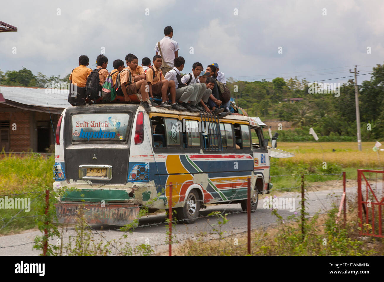 Child on bus hi-res stock photography and images - Alamy