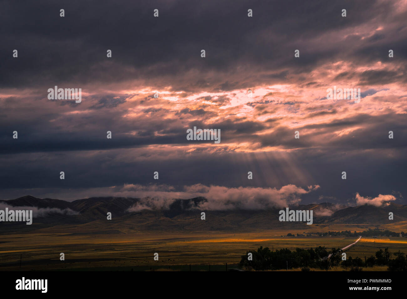 Cloud light beams hi-res stock photography and images - Alamy