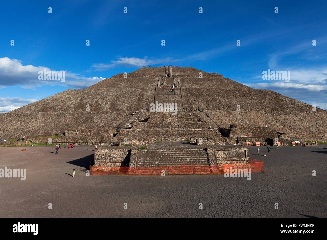 Pre columbian architecture and art hi-res stock photography and images ...
