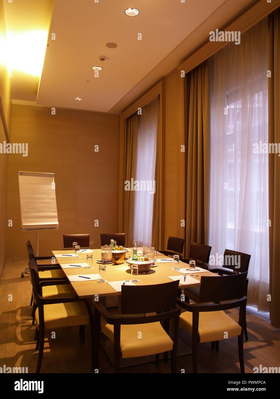 Konferenzzimmer hi-res stock photography and images - Alamy