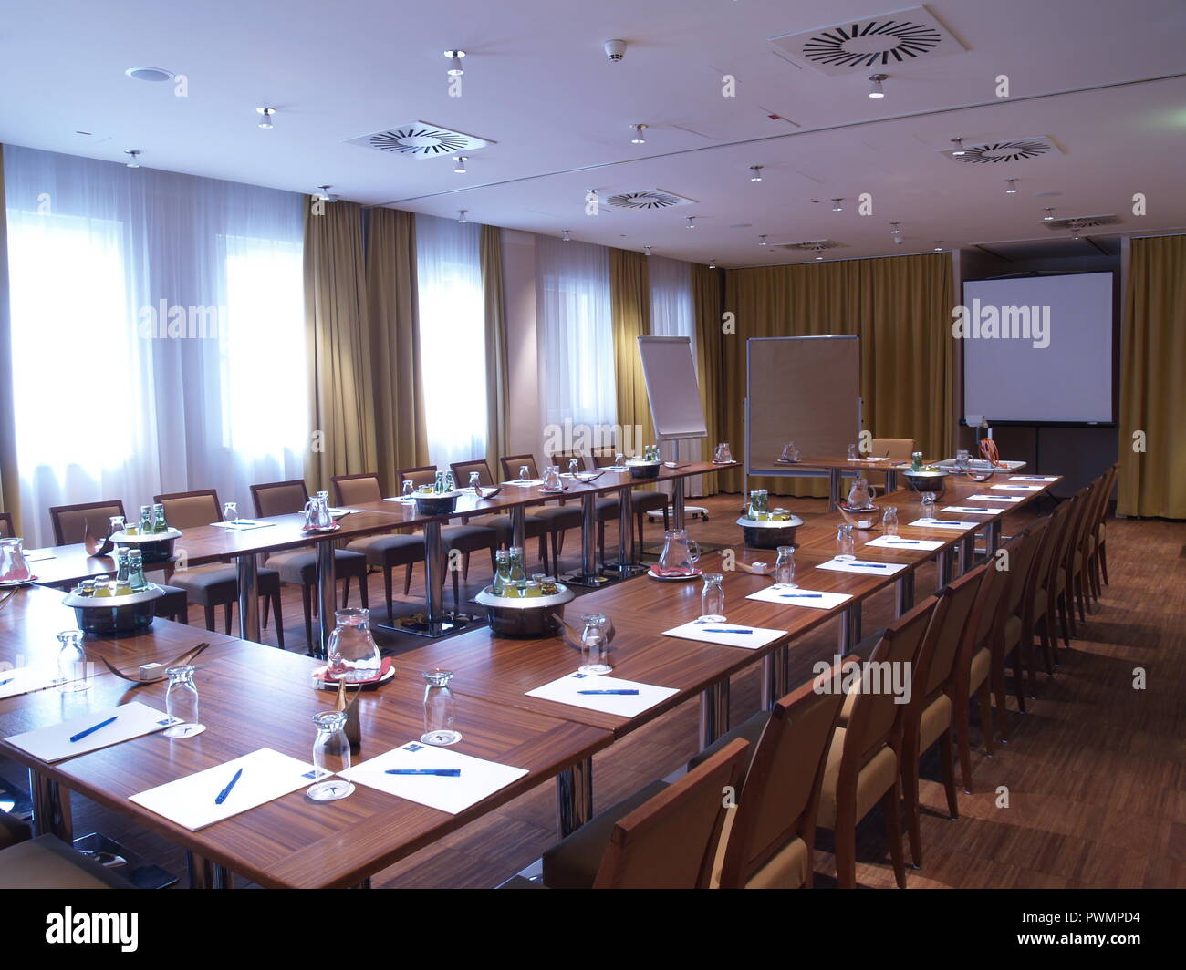 Konferenzraum - Conference Room Stock Photo - Alamy