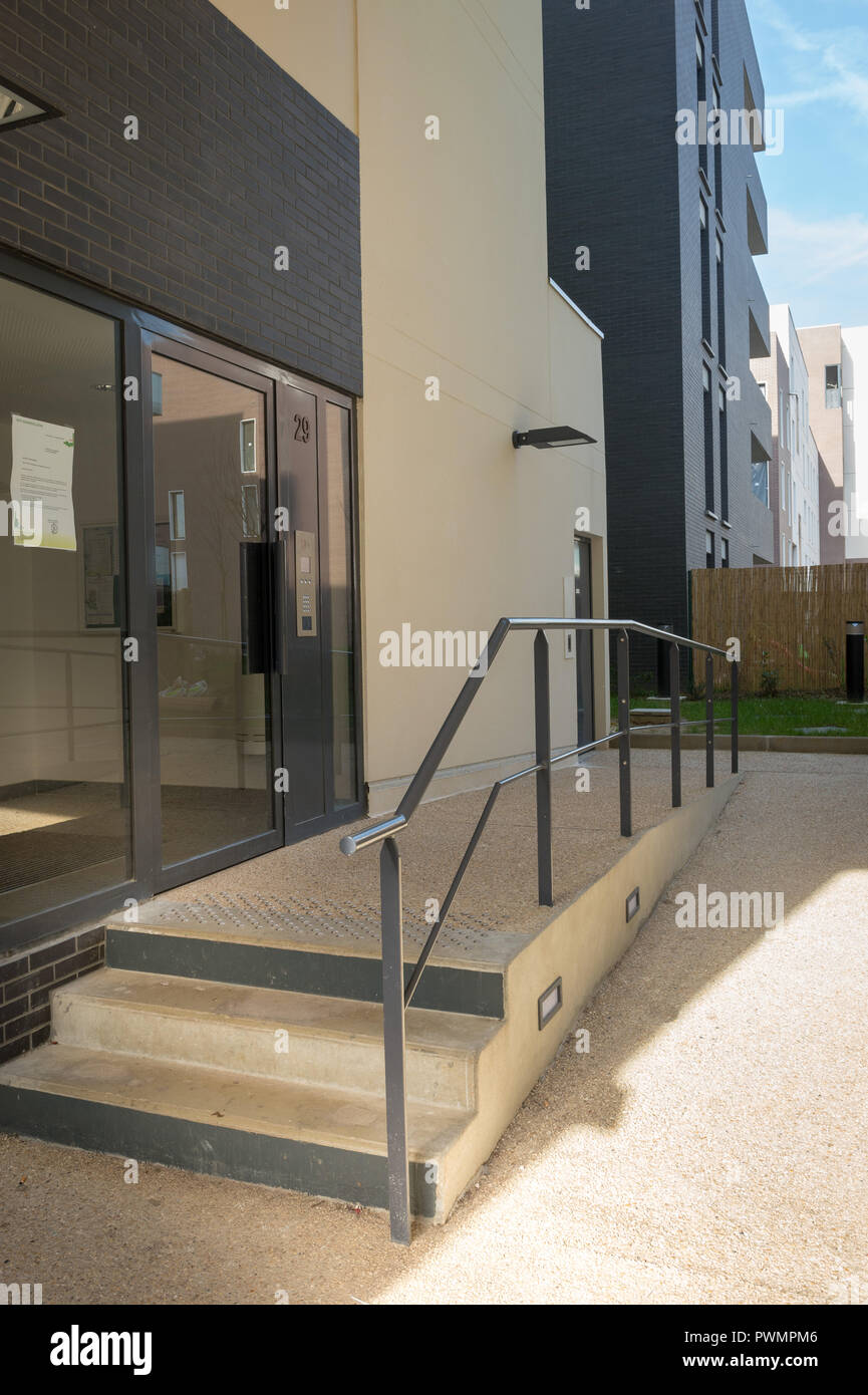 Building access ramp hi-res stock photography and images - Alamy