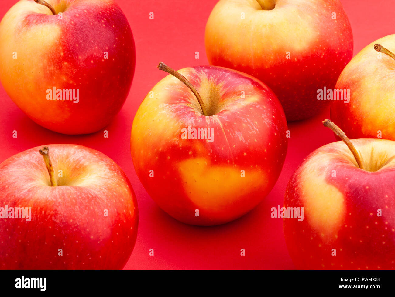 Many yellow red apples hi-res stock photography and images - Alamy