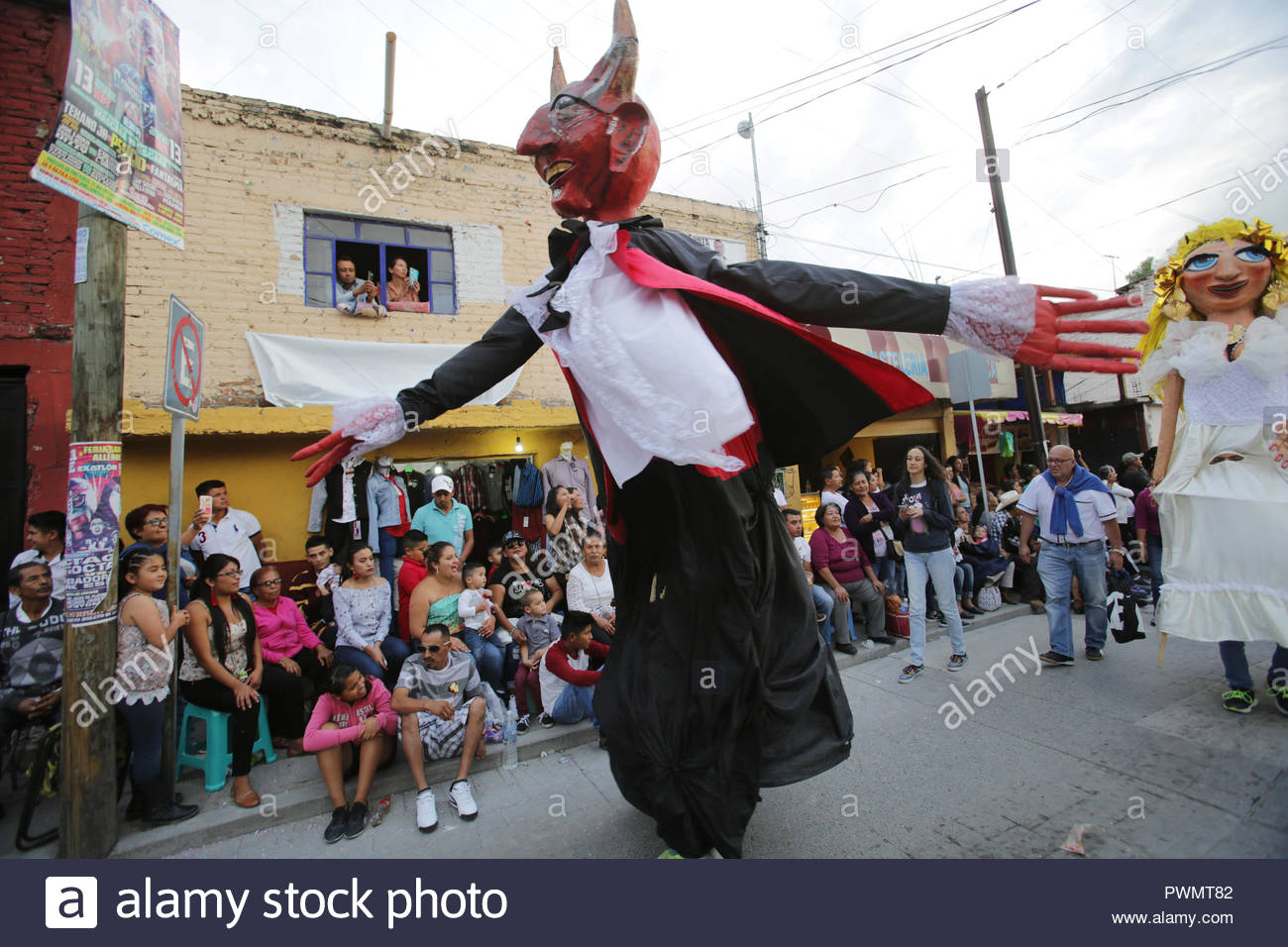 Giant Dancing Puppets High Resolution Stock Photography and Images - Alamy