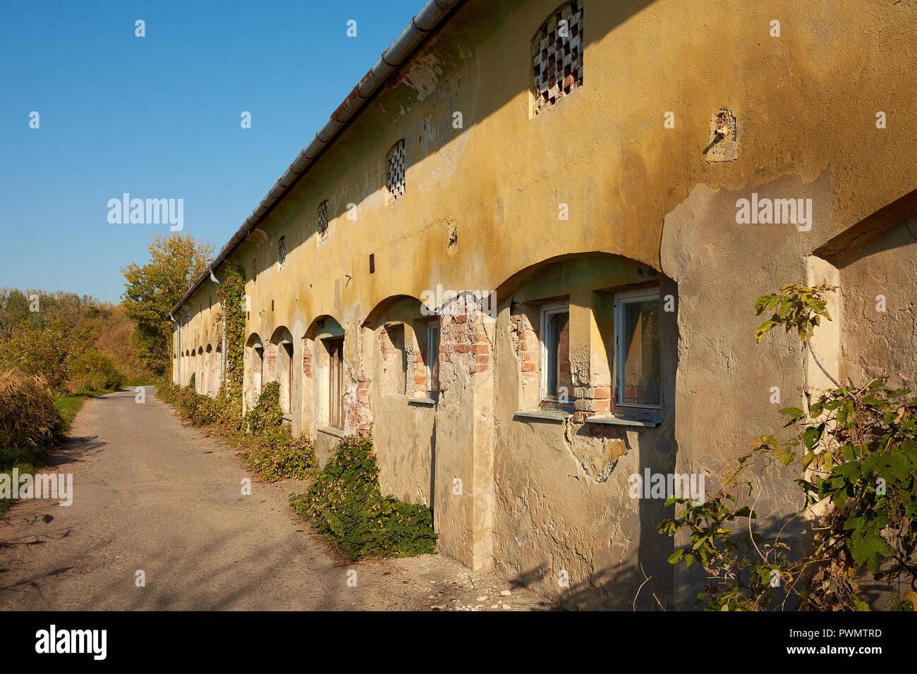 Old army barracks hi-res stock photography and images - Alamy