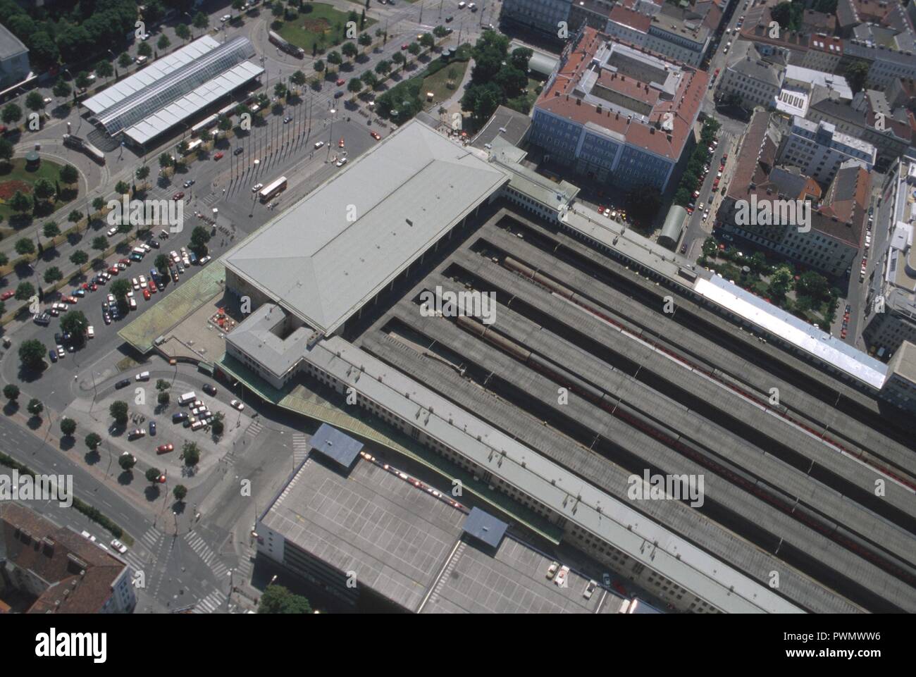 Wien, Westbahnhof und Europaplatz vor dem Umbau, Luftbild Stock Photo ...