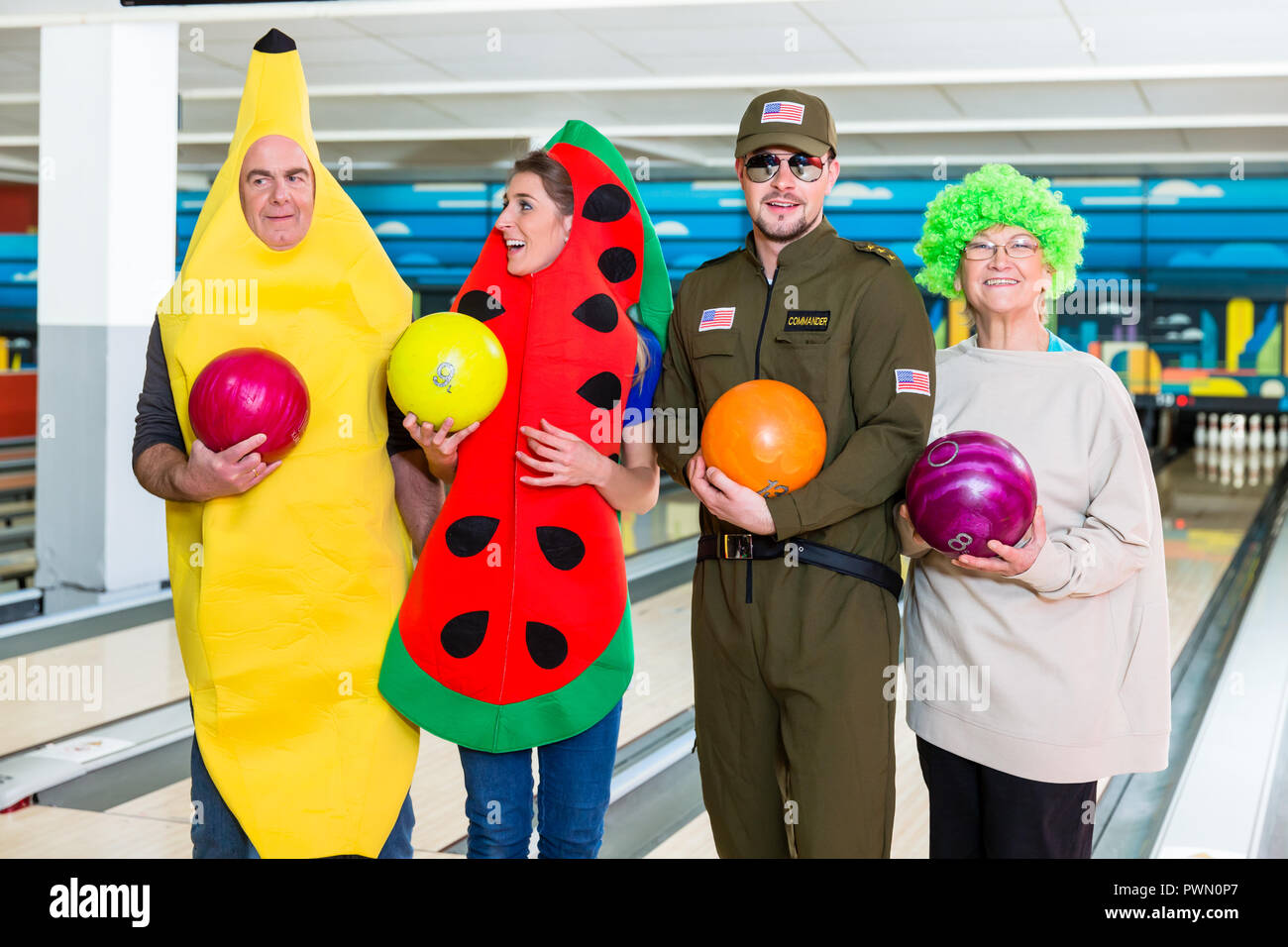 Fake family hi-res stock photography and images - Alamy