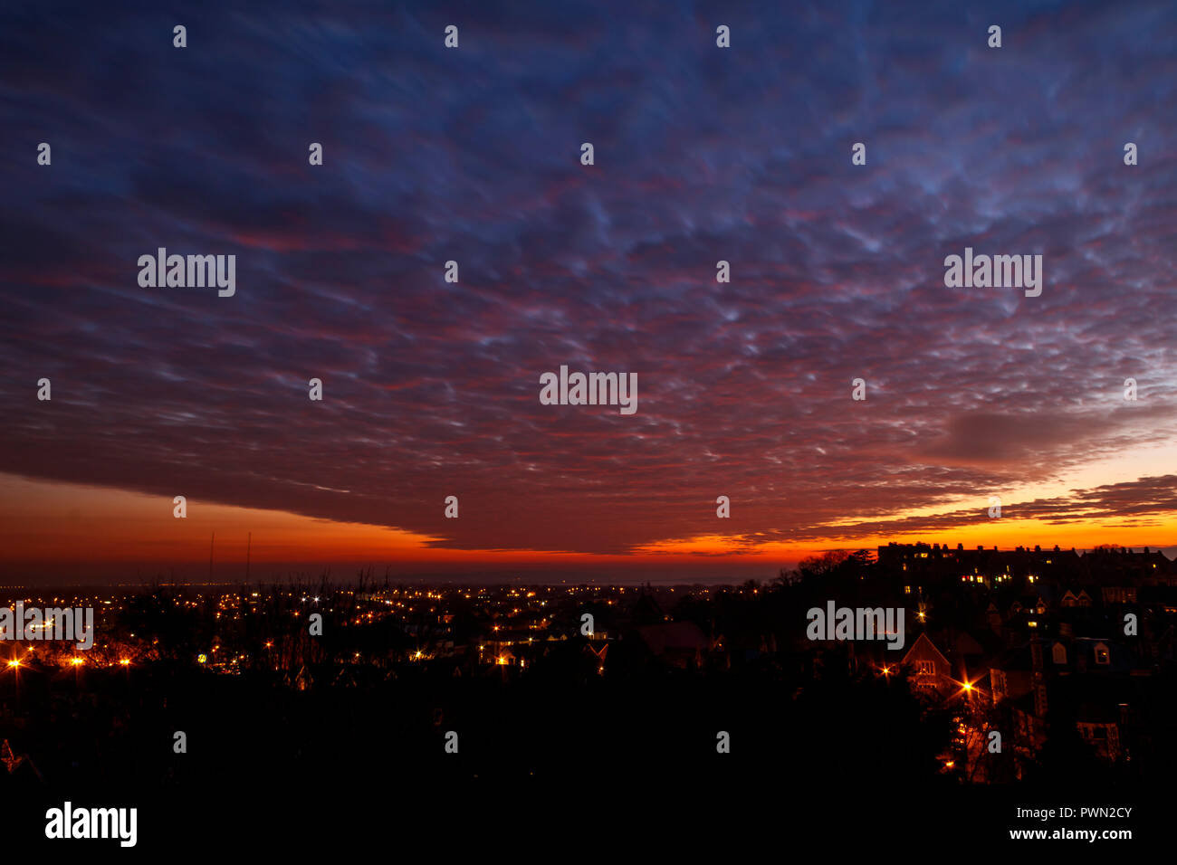 Sun lighting up buildings hi-res stock photography and images - Alamy
