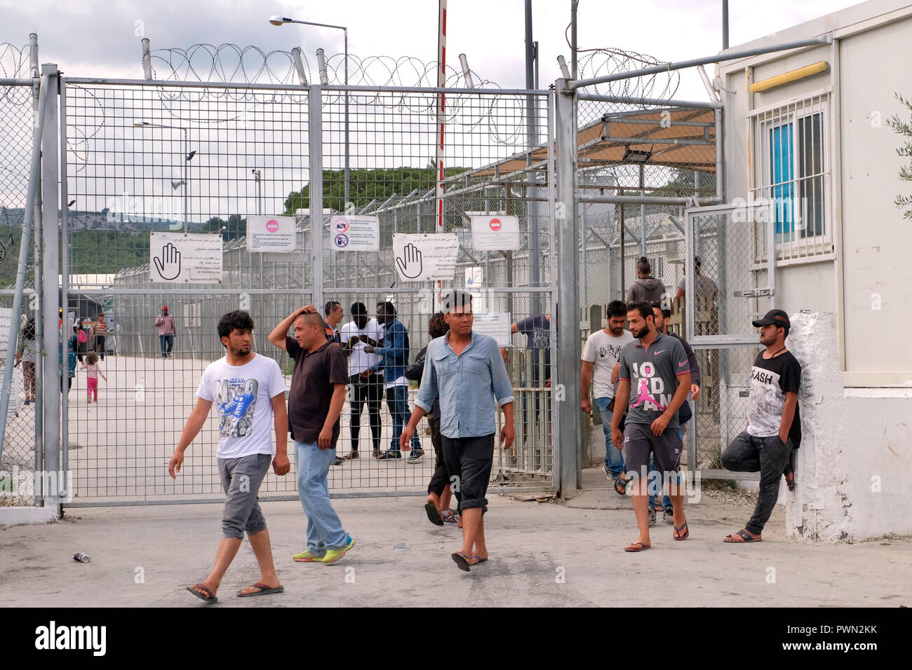 Temporary refugee camp moria camp hi-res stock photography and images ...
