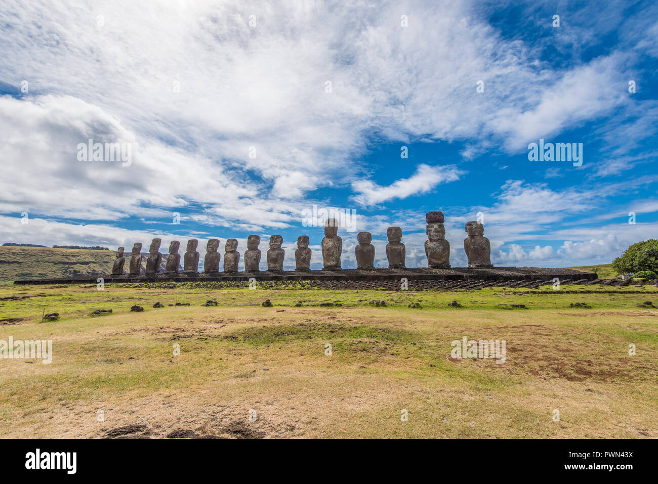 Moai statue overview hi-res stock photography and images - Alamy