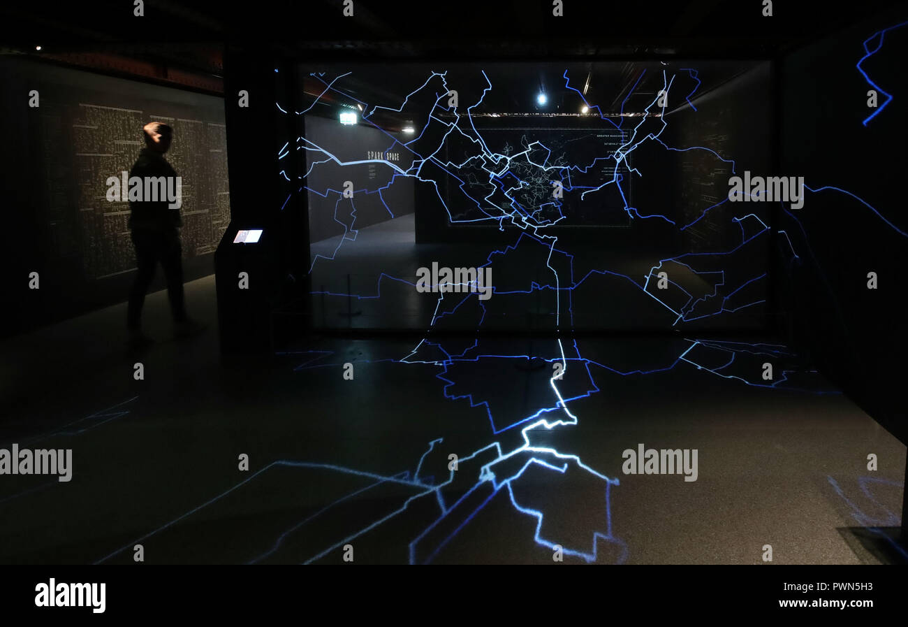 Exploring a museum hi-res stock photography and images - Alamy