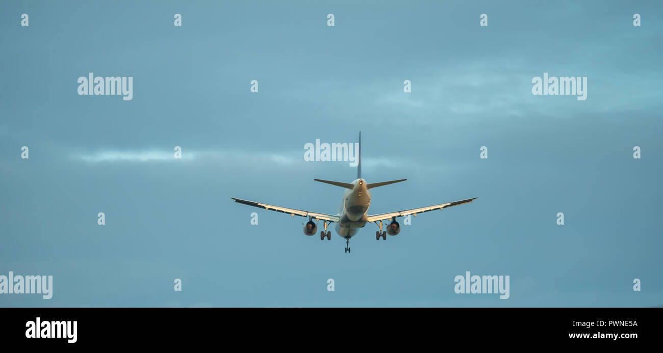 Back view airplane cockpit hi-res stock photography and images - Alamy