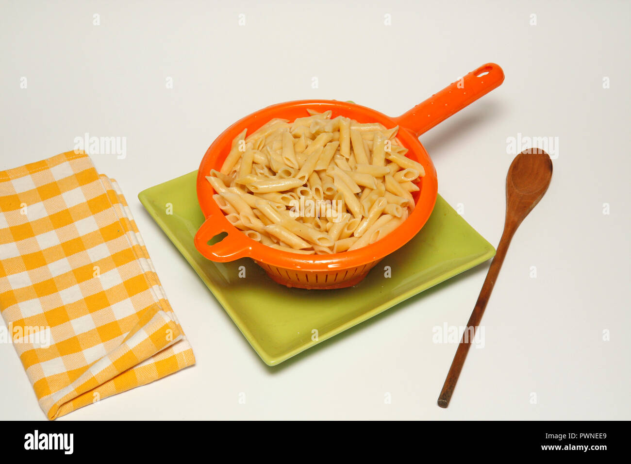 Boiled macaroni hi-res stock photography and images - Alamy