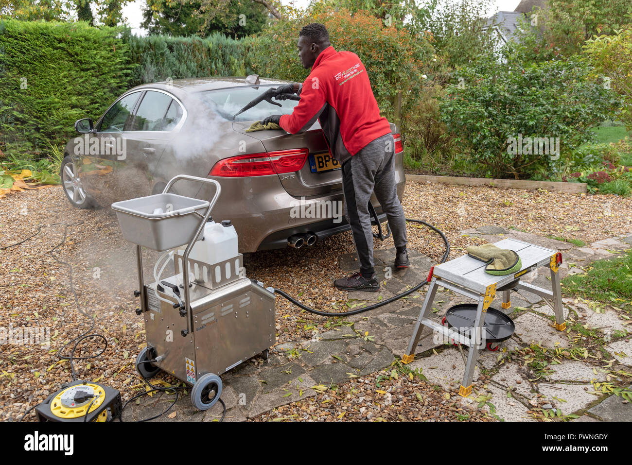 Steam cleaning hi-res stock photography and images - Alamy