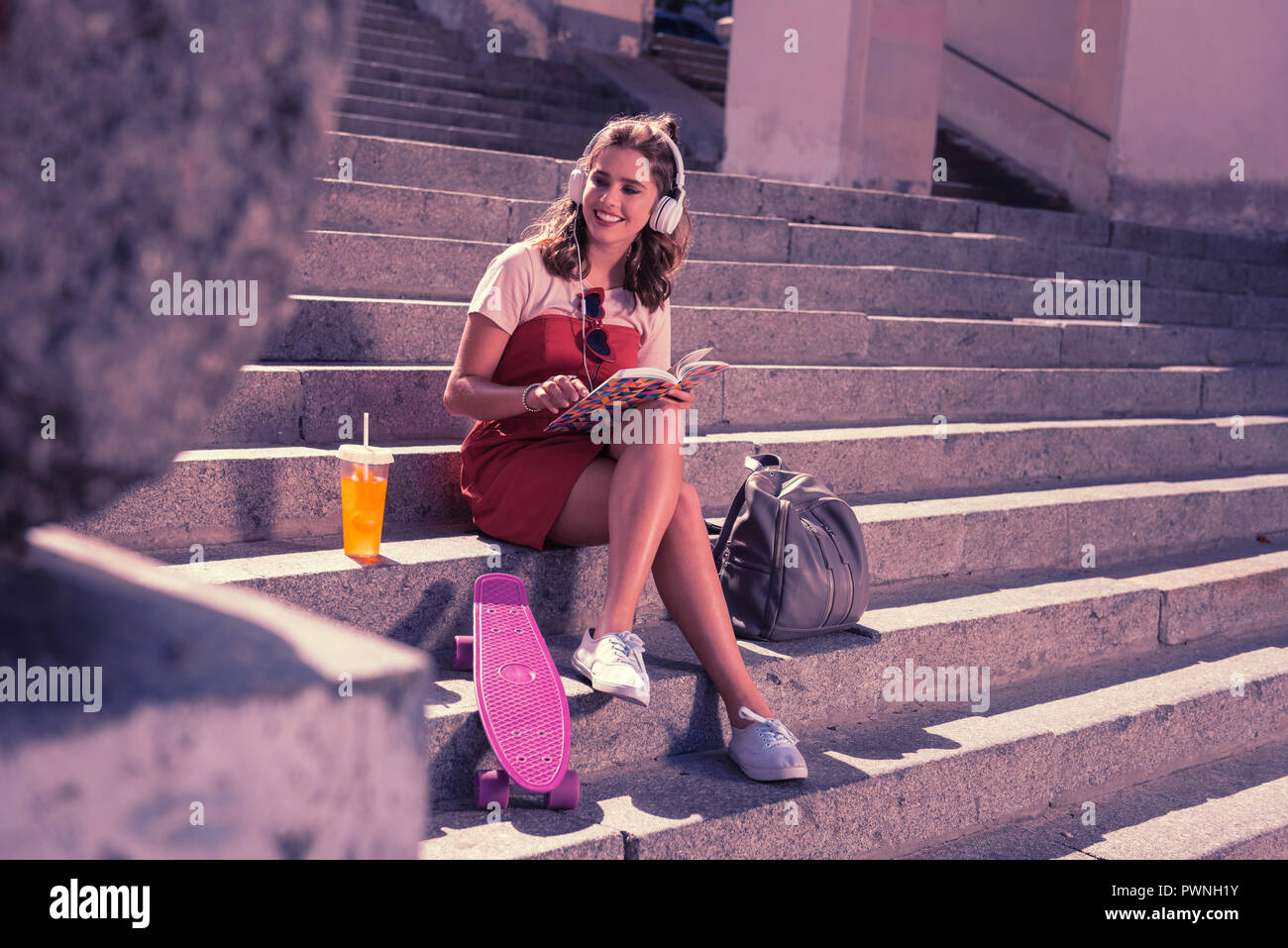 Girl chilling hi-res stock photography and images - Alamy