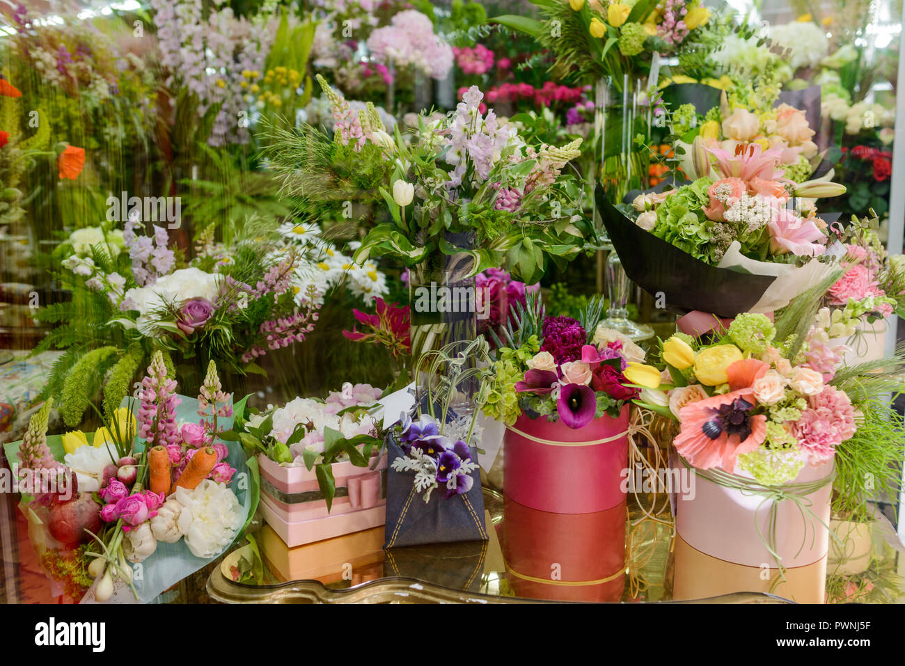 Bouquets and flower compositions Stock Photo - Alamy