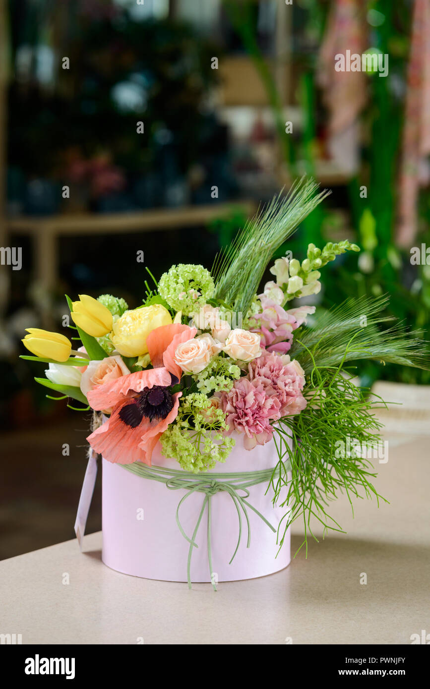 Mixed floral interior hi-res stock photography and images - Alamy