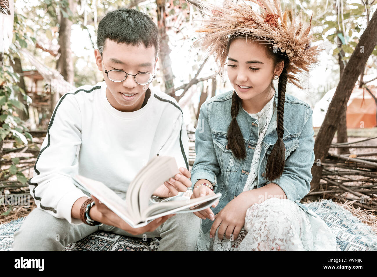 Changing page hi-res stock photography and images - Alamy