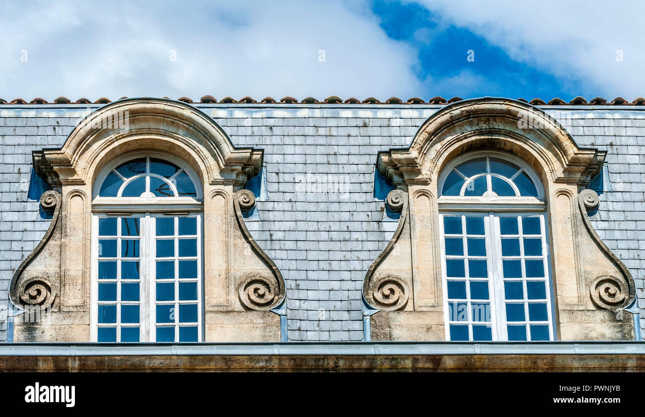 France, Bordeaux, Triangle d'Or neighborhood, building windows of the ...