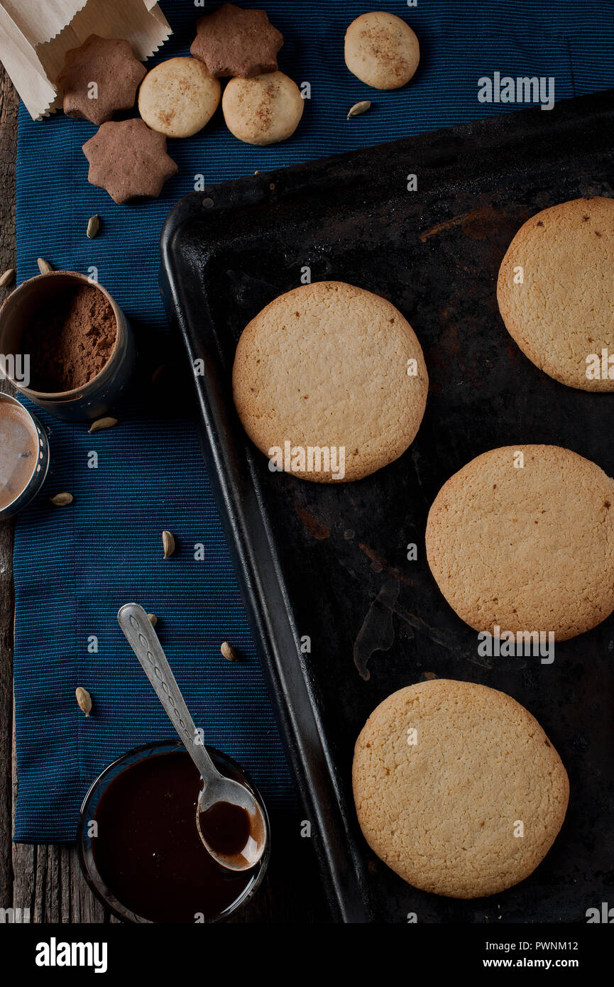 Sheet baked goods hi-res stock photography and images - Alamy