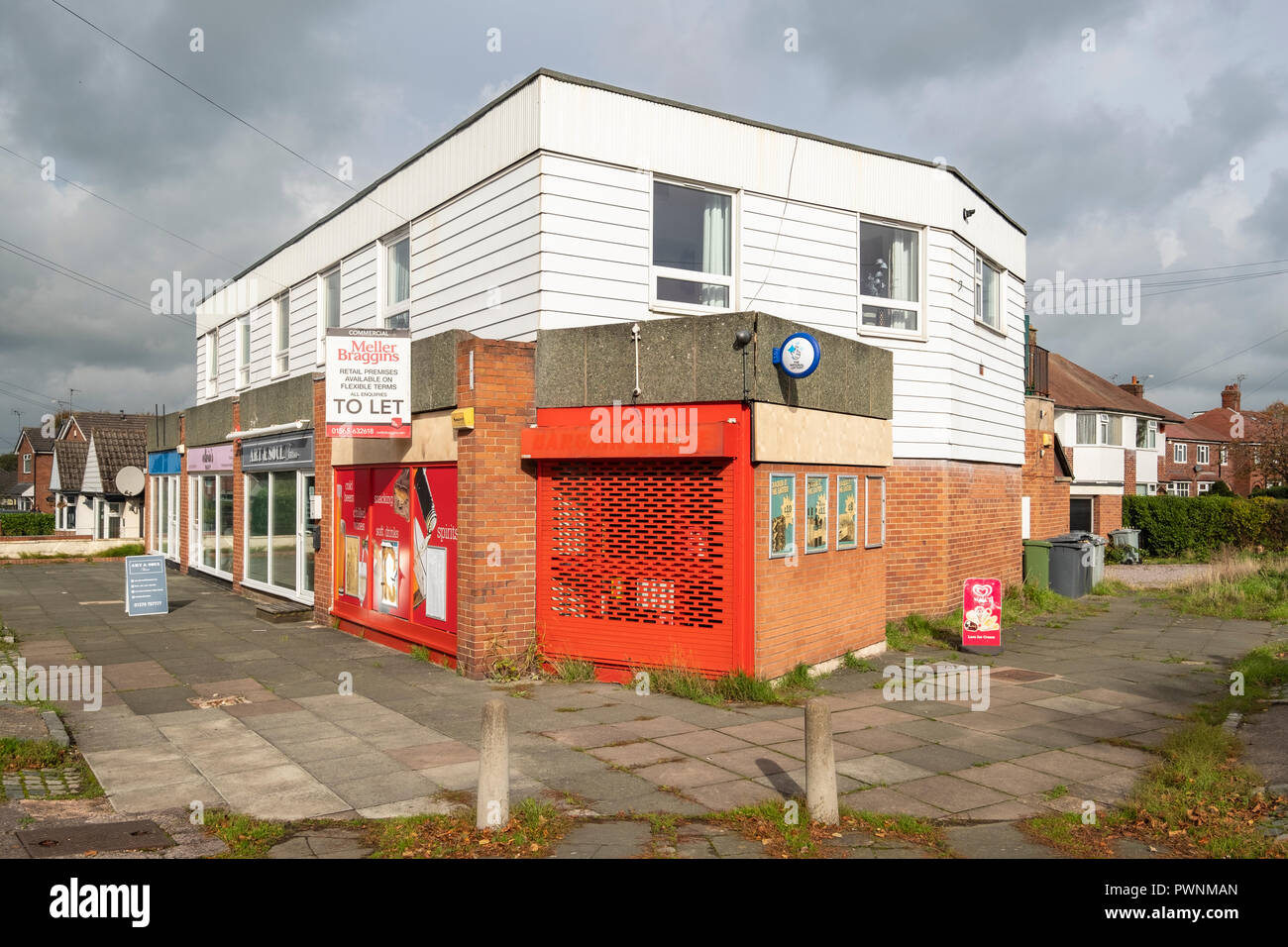 Bargain booze shop hi-res stock photography and images - Alamy