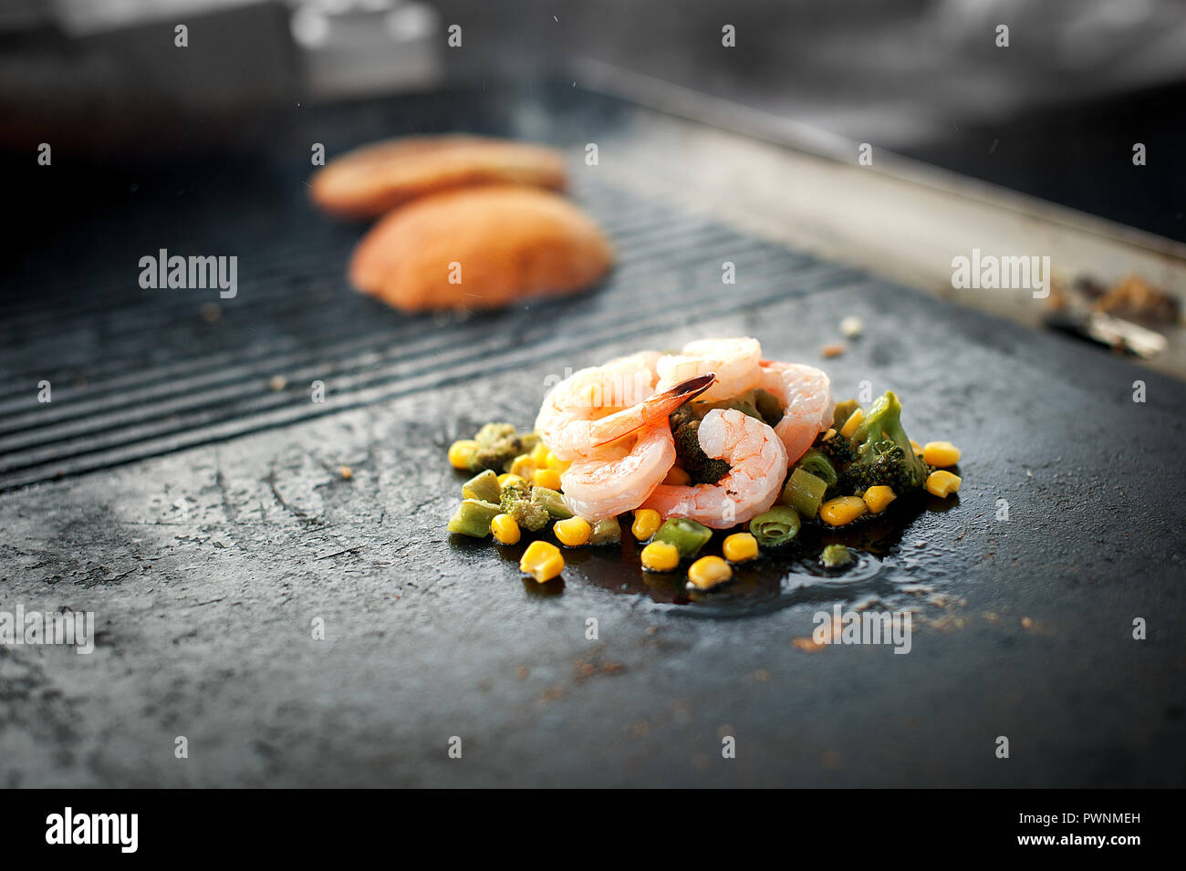 Cooking shrimps hi-res stock photography and images - Alamy
