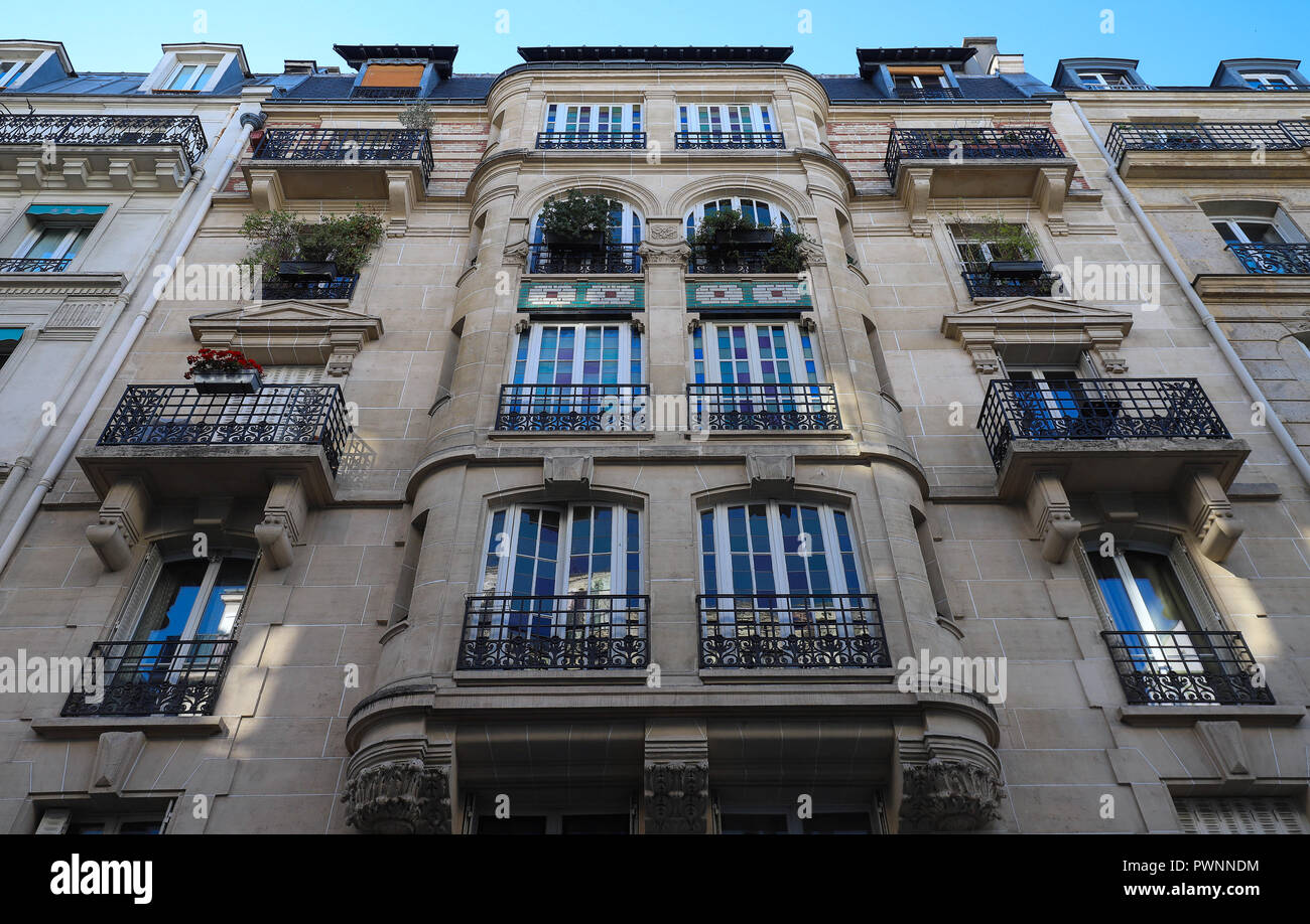 The traditional facade of Parisian building, France Stock Photo - Alamy