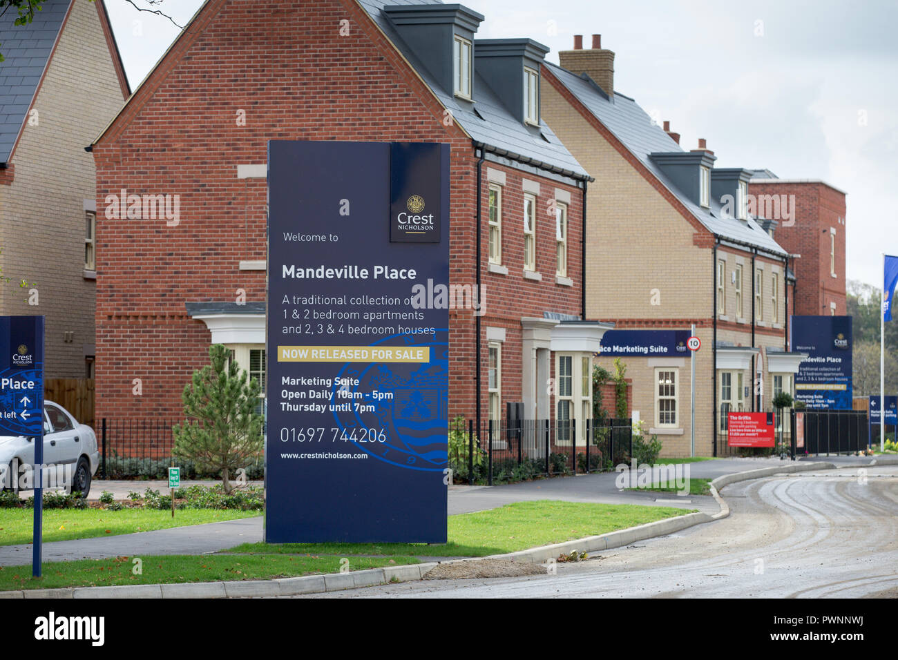 Crest nicholson residential house construction site hi-res stock ...