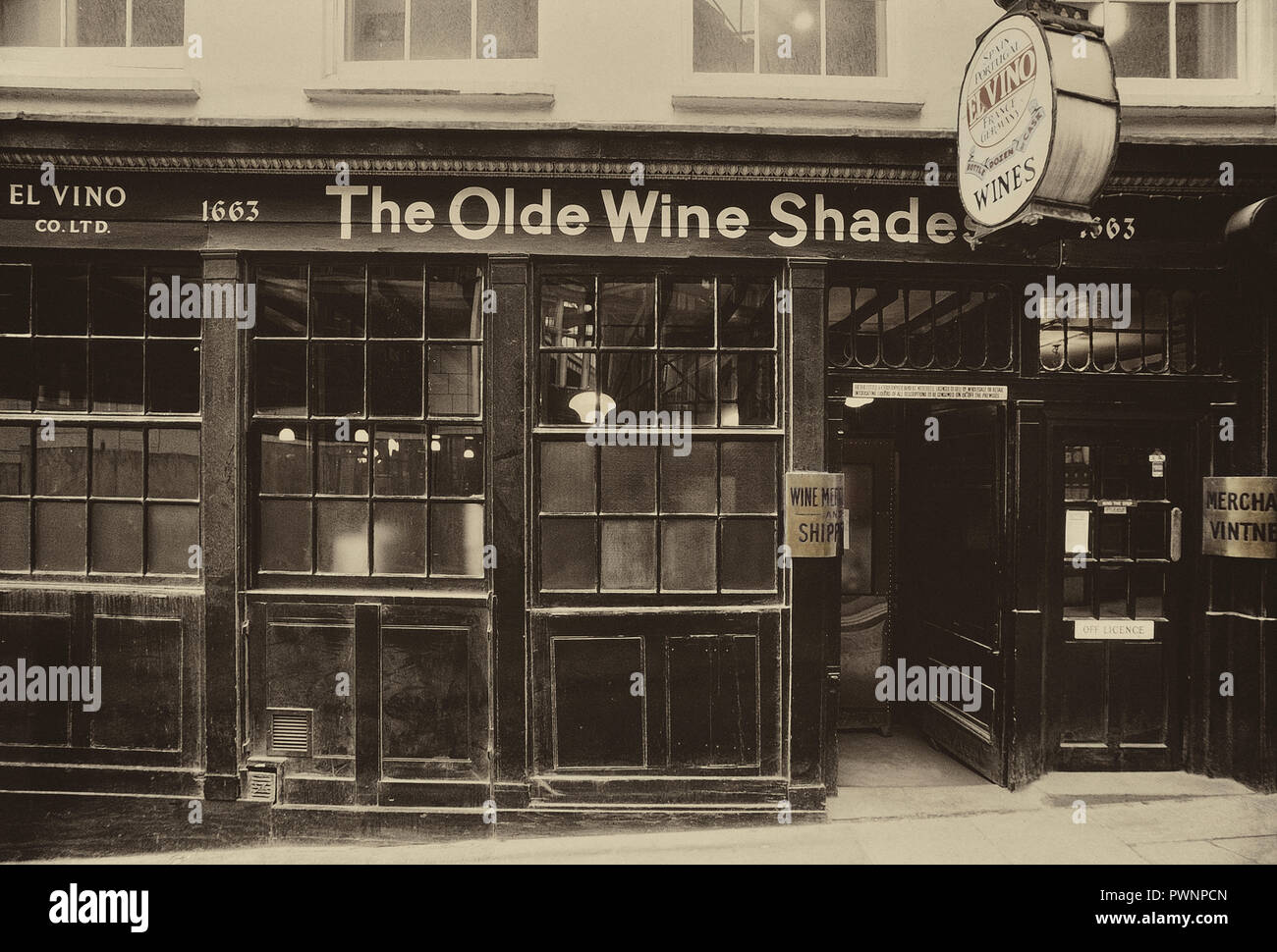 1980s bar hi-res stock photography and images - Alamy