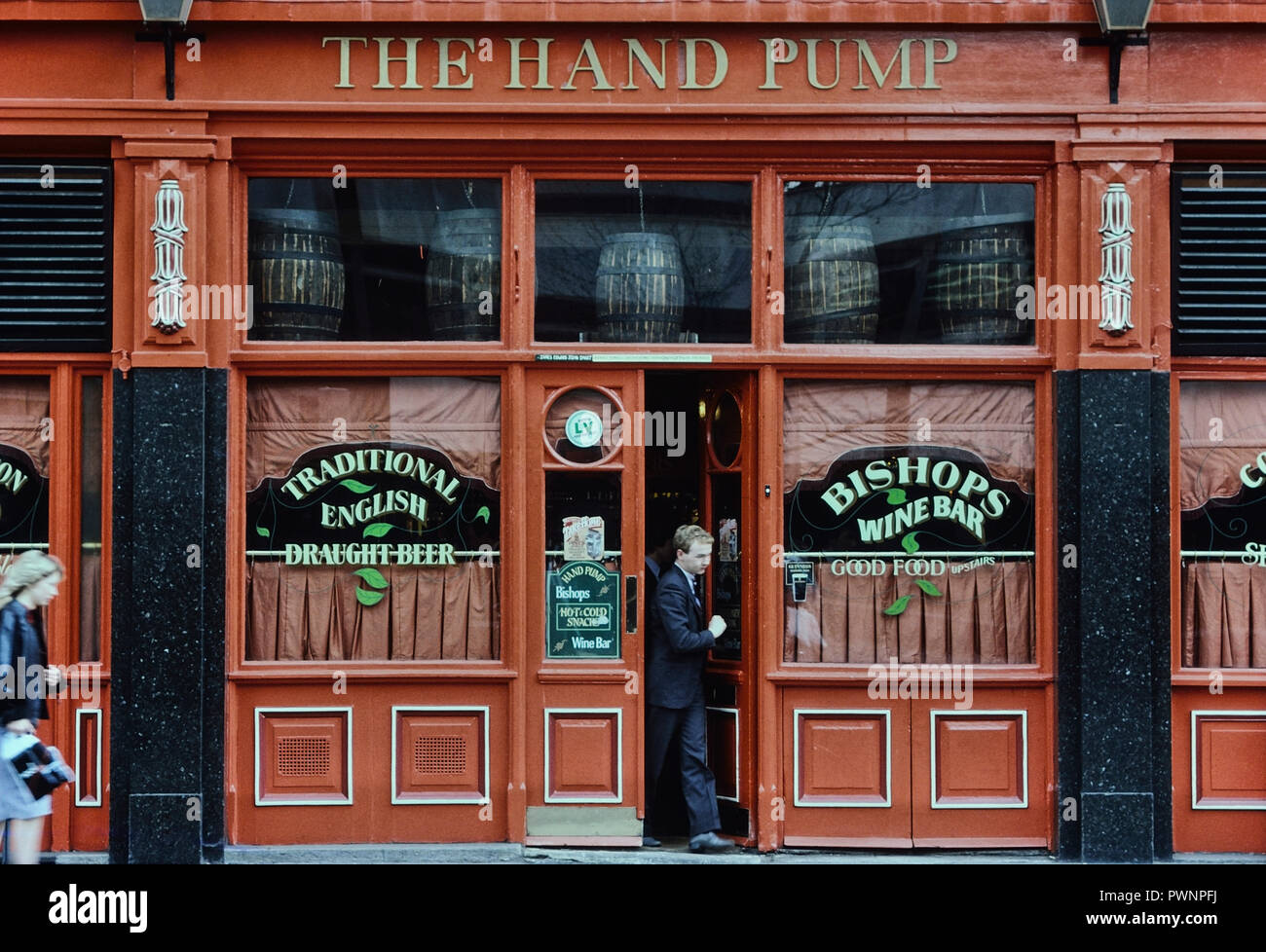 Uk pubs 1980s hi-res stock photography and images - Alamy