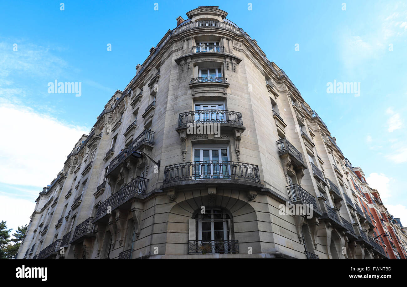 The traditional facade of Parisian building, France Stock Photo - Alamy