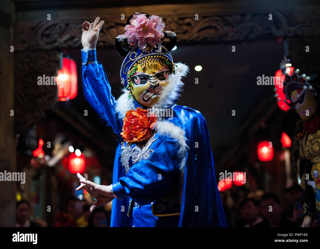 Chengdu, Chengdu, China. 17th Oct, 2018. Chengdu, CHINA-Folk artists ...