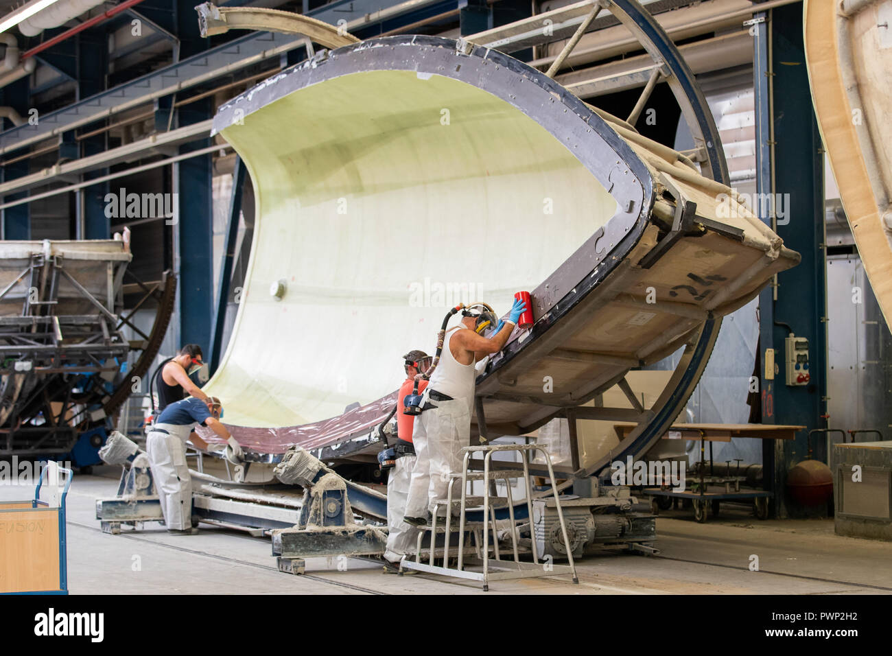 Giebelstadt, Bavaria. 17th Oct, 2018. Employees of the Bavarian boat ...