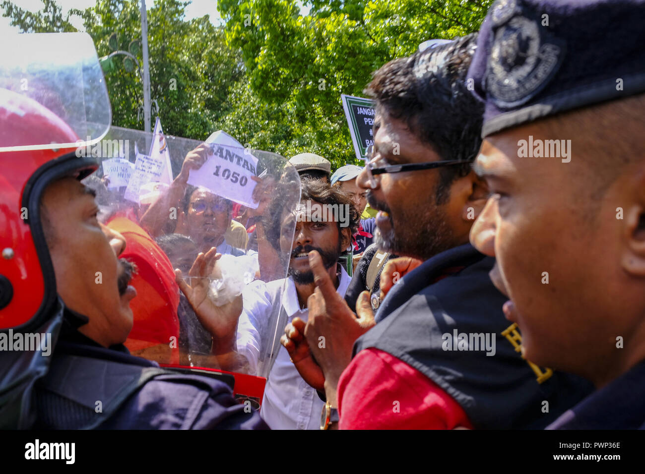 Kuala Lumpur, Malaysia. 17th Oct, 2018. A protester seen shouting and ...