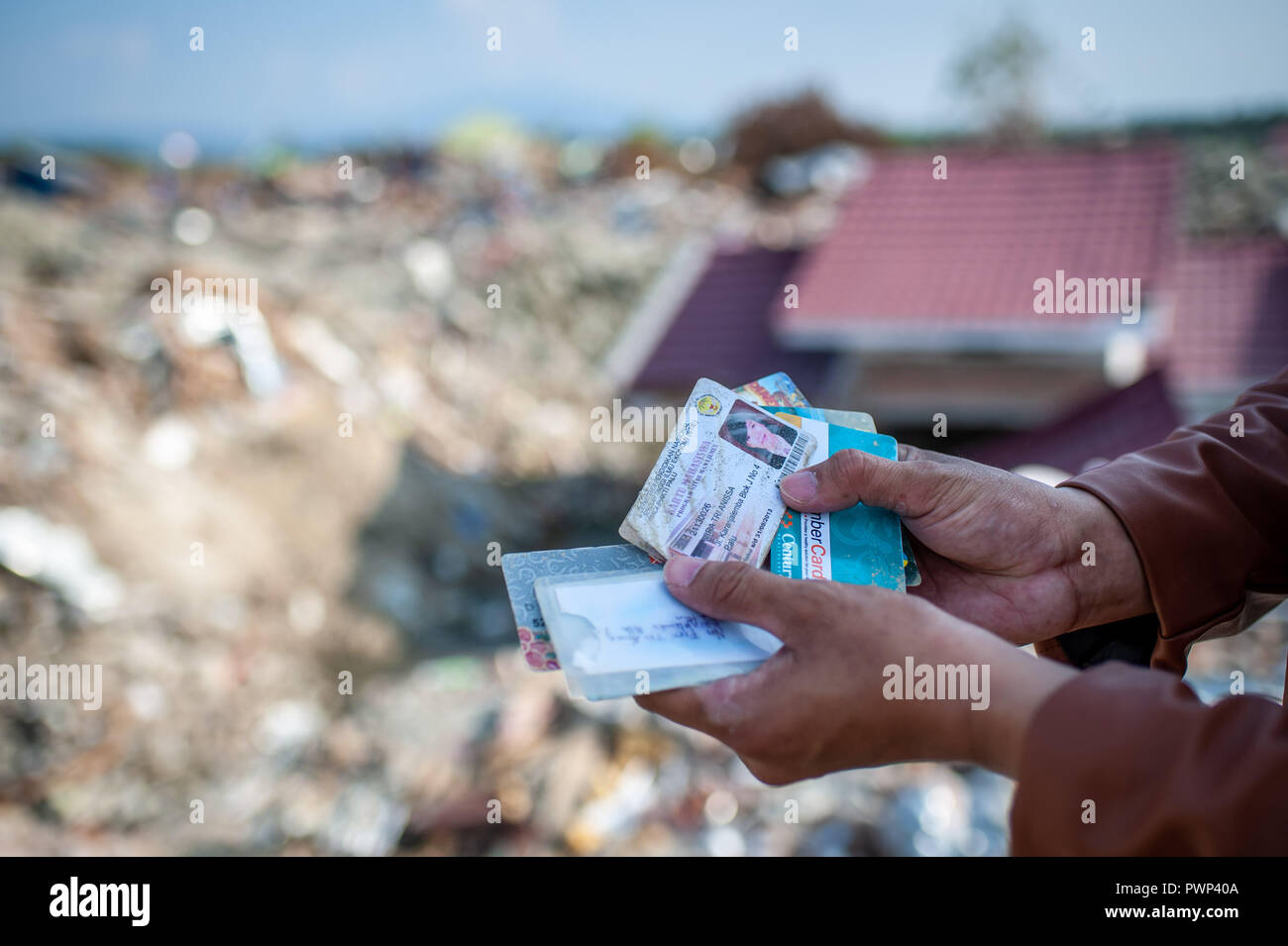 Destroyed credit card hi-res stock photography and images - Alamy