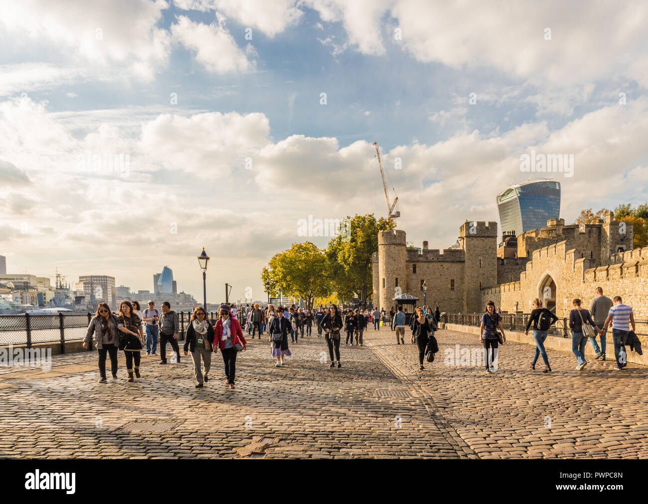 Historic london streetscape hi-res stock photography and images - Alamy