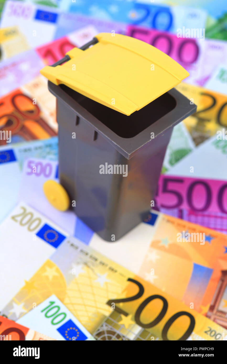 Garbage economy hi-res stock photography and images - Alamy